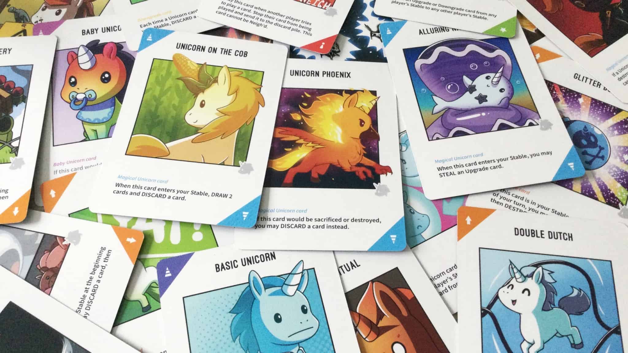 Exploding Kittens -korttipelin arvostelu ＞ Lautapeliopas